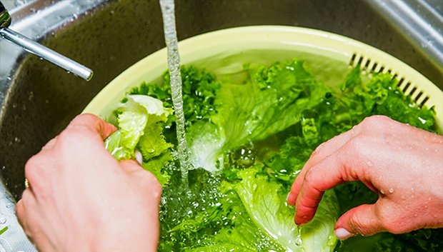 Best Ways of Cleaning Fruits and Vegetables Right