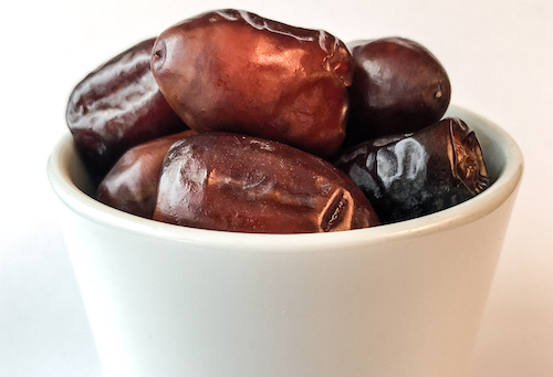 6 Popular Types of Dates and Their Health Benefits
