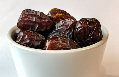 6 Popular Types of Dates and Their Health Benefits